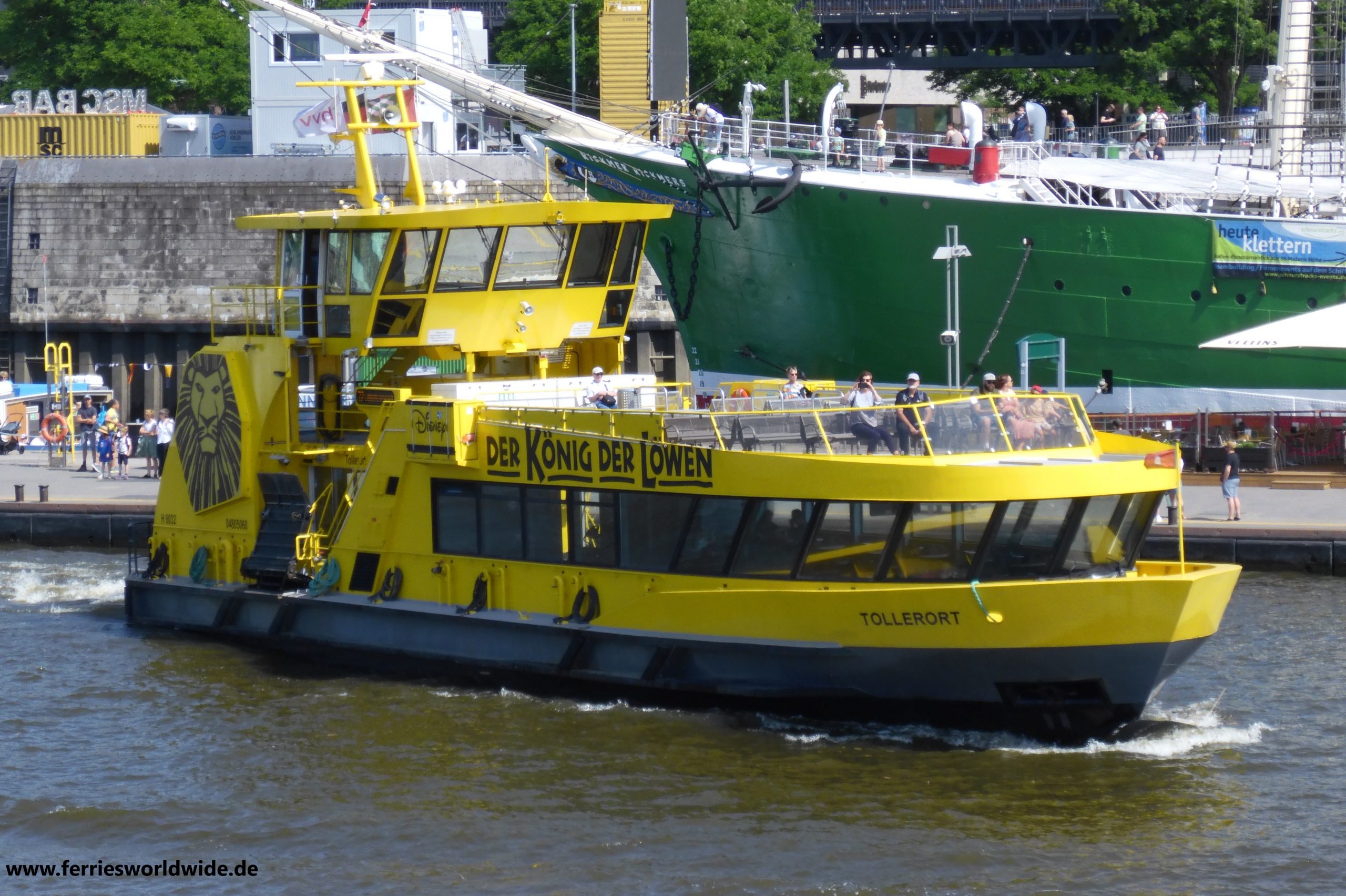 Hafen Hamburg – HADAG Linie 75: Die Musical-Fähre über die Elbe ...