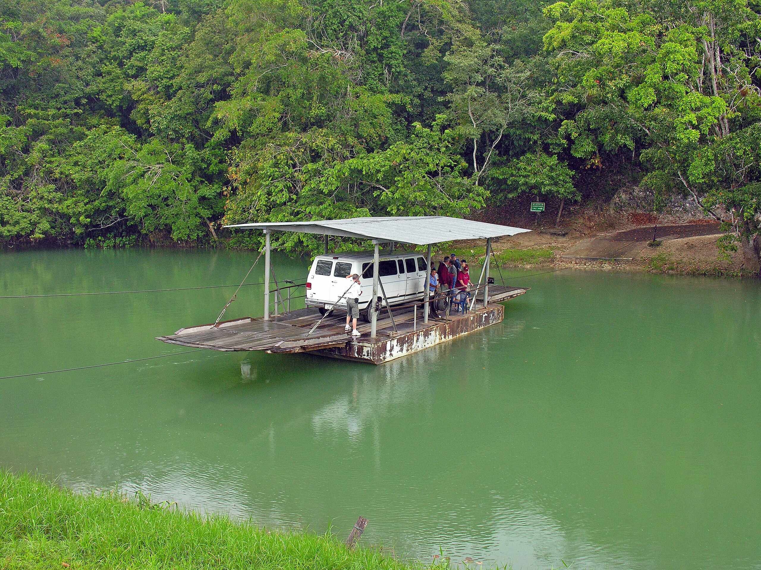 Belize: Xunantunich-Fähre über den Mopan River – ferriesworldwide.de